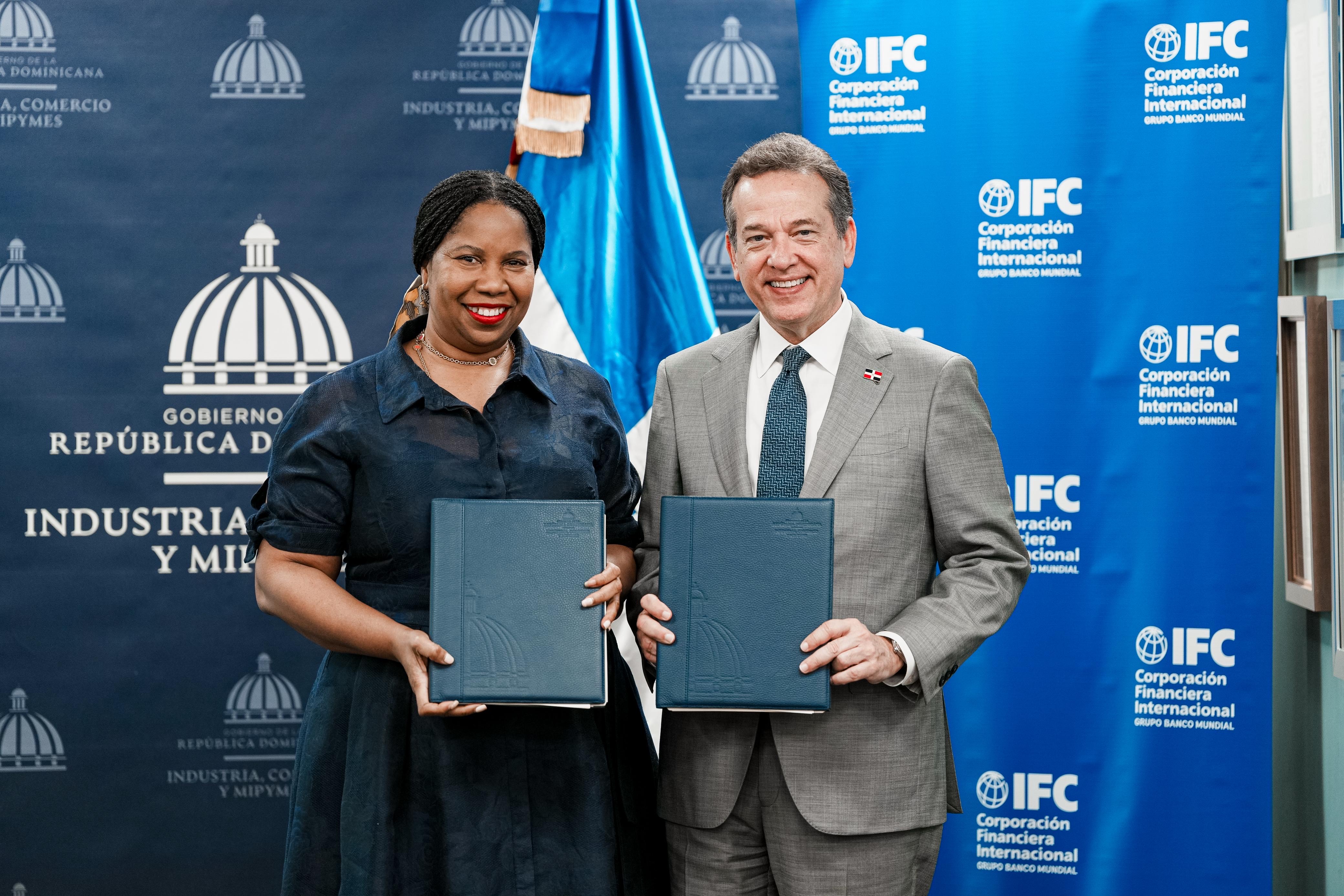 MICM e IFC firman acuerdo para impulsar inversión extranjera sostenible en sectores de alto ...